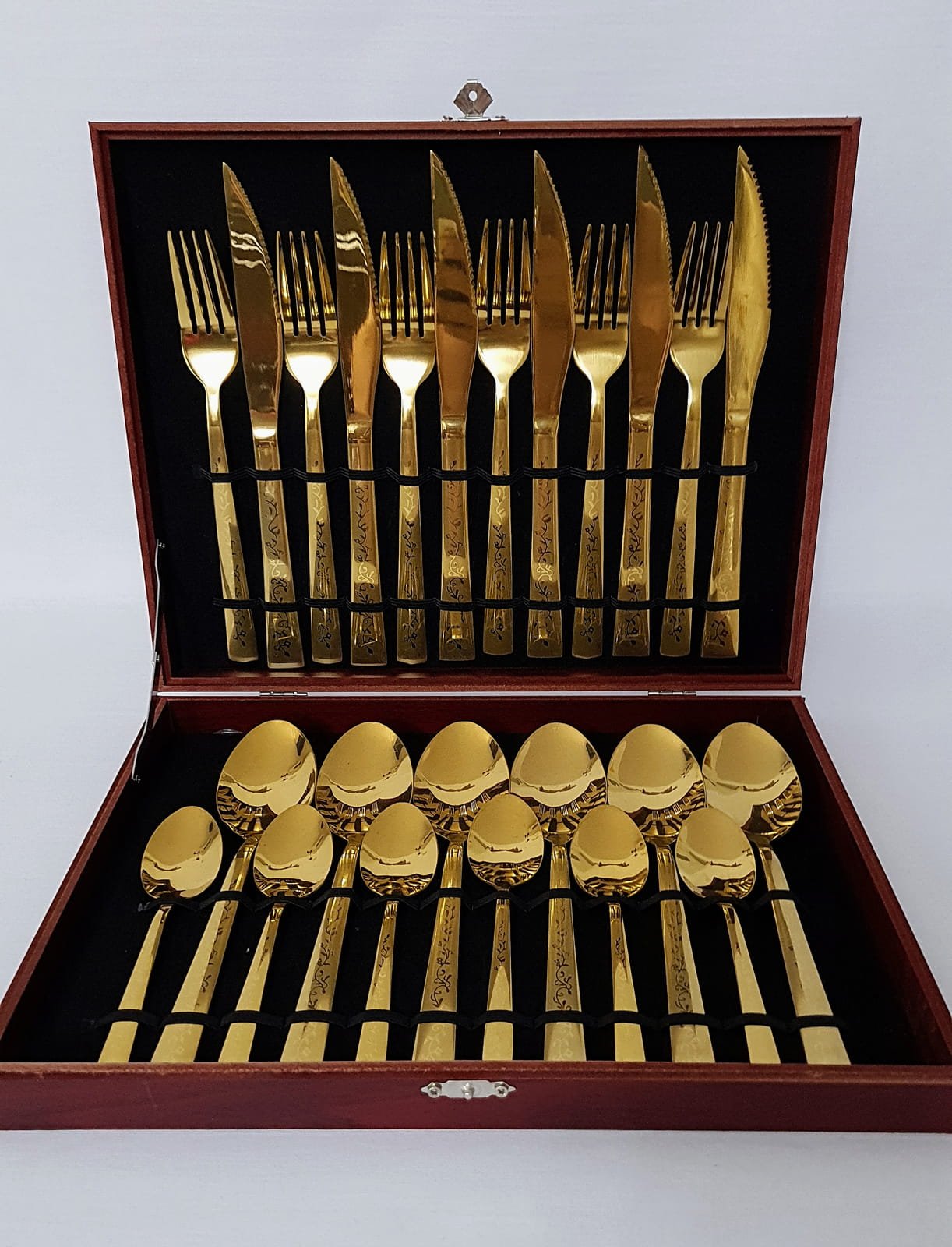 Set tacâm 24 piese auriu floare - Buget Mic