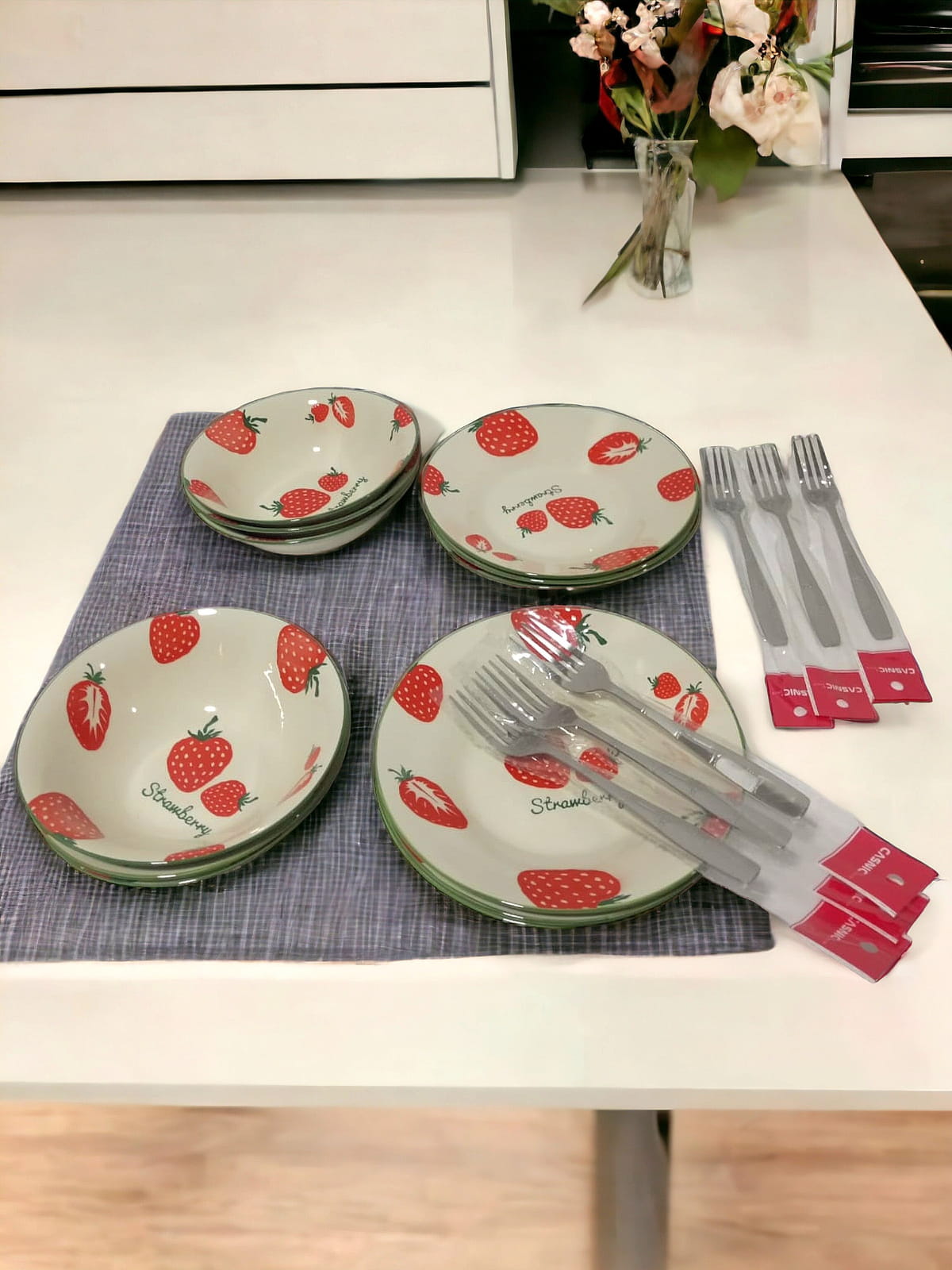Set veselă strawberry pentru 6 persoane - Buget Mic